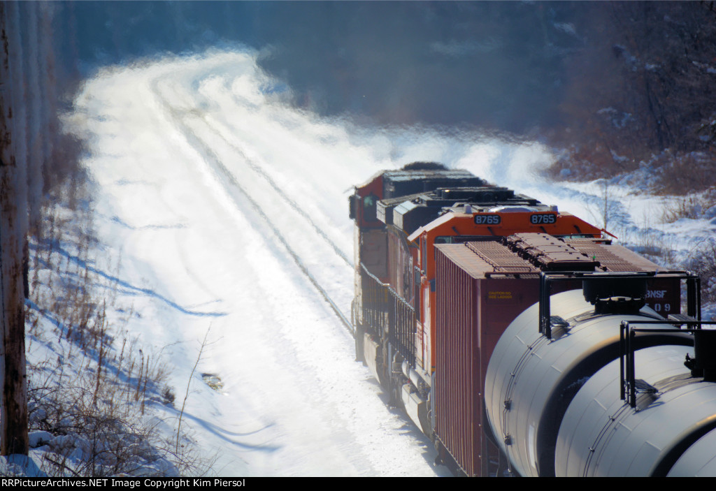 BNSF 8765 Brand New ACe on K040 Crude Oil Loads